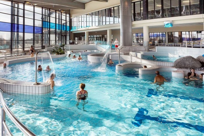 39 Extraordinary French swimming pools In France that are public