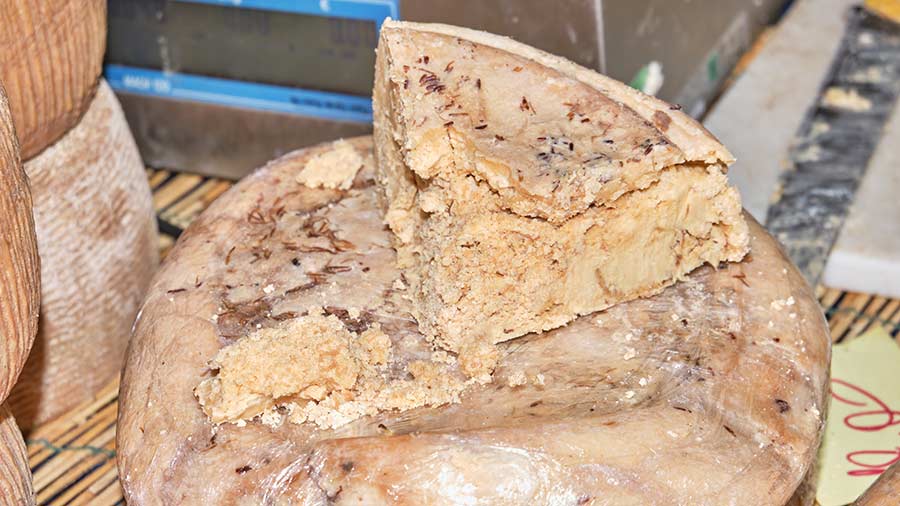 17 Famous French stinky cheeses adored in France, feared by others