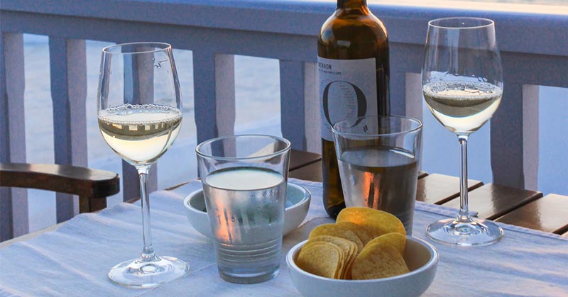 Here's why the aperitif is important in France: Apéro hour explained!