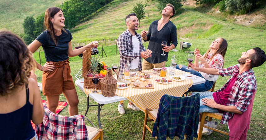 Here's why the aperitif is important in France: Apéro hour explained!