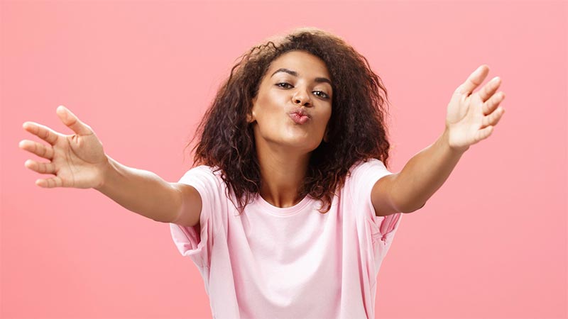 Bisous meaning: The many ways to say kiss me in French