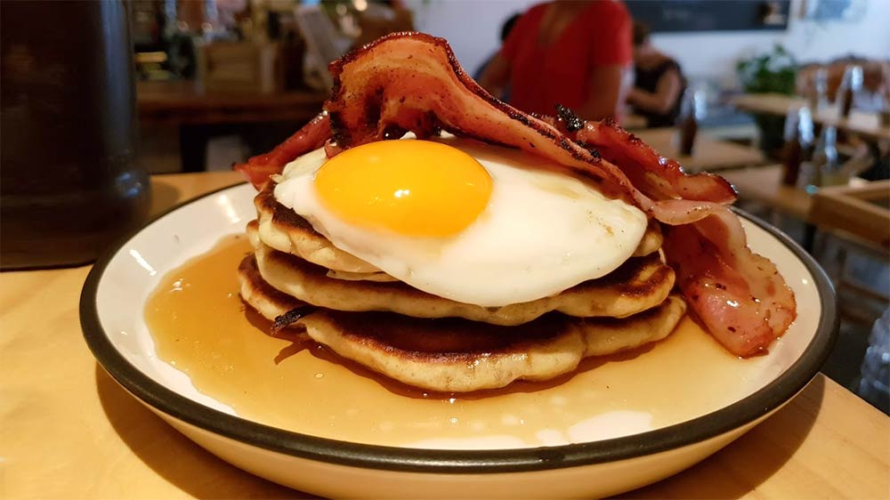 Why fried eggs in France are always sunny side up!