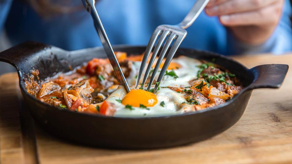 Why fried eggs in France are always sunny side up!