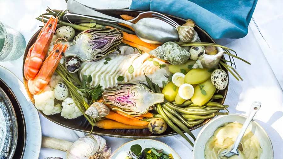 Le Grand Aioli: A French Provençal meal starring a garlicky dip