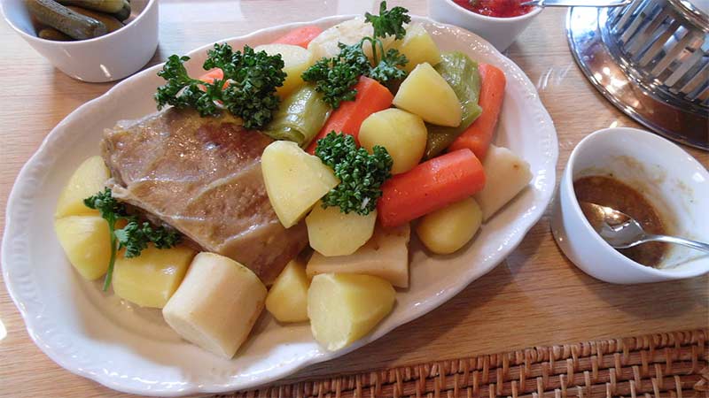 Le Grand Aioli: A French Provençal meal starring a garlicky dip